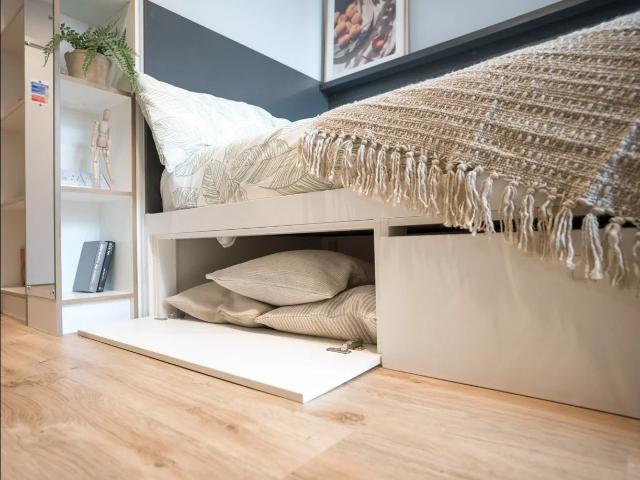 Room at Glossop Road, Cardiff