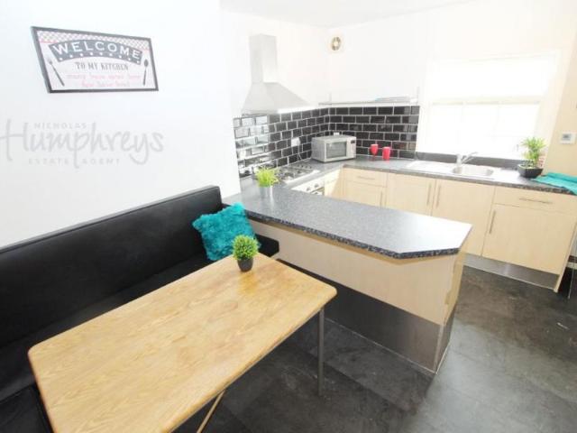 Room at Glossop Road, Sheffield