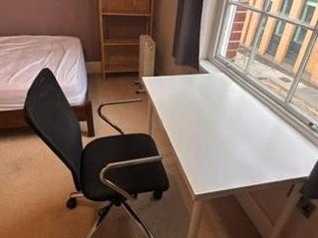 Room at Gloucester Street, Bristol