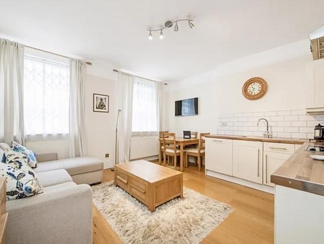 Room at Gloucester Place, City of Westminster