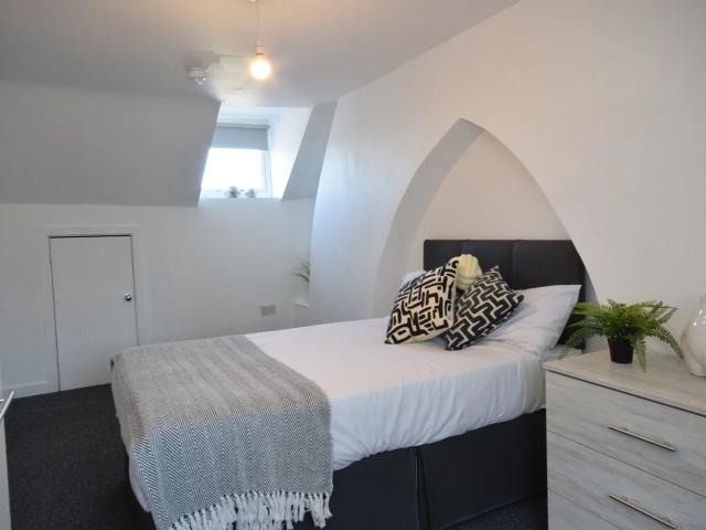 Room at Gloucester Road, Bristol