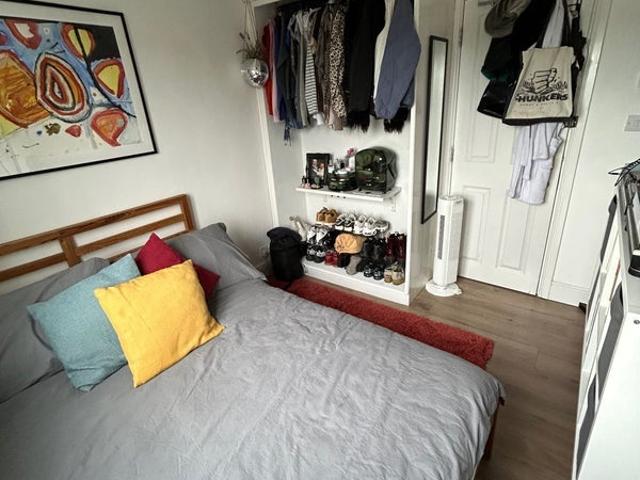 Room at Glyn Road, Greater London
