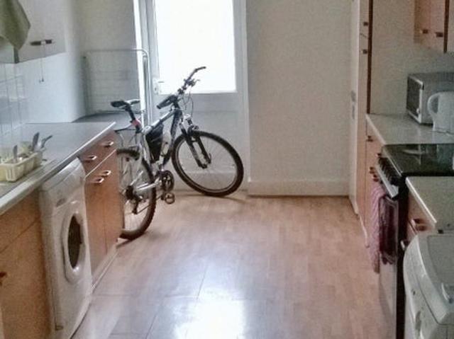 Room at Glyn Road, Greater London