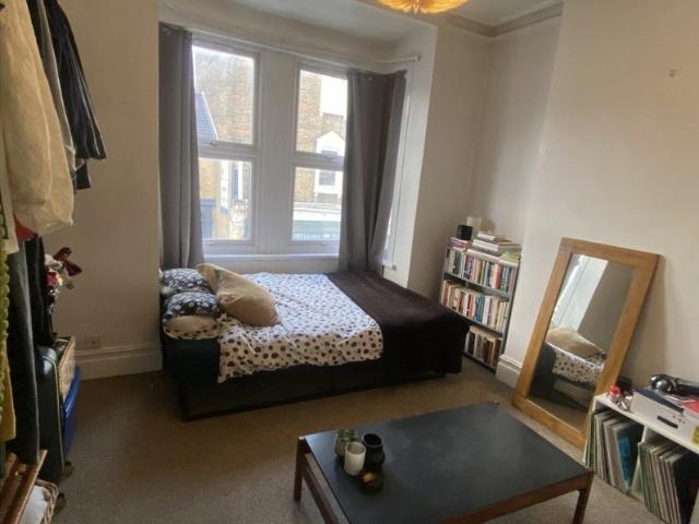 Room at Glyn Road, Greater London