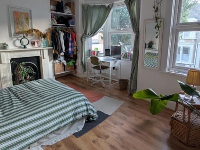 Room at Glyn Road, Greater London