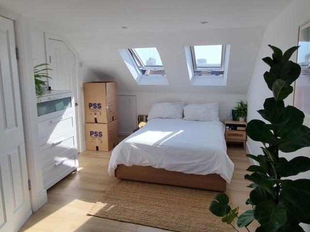 Room at Glyn Road, Greater London