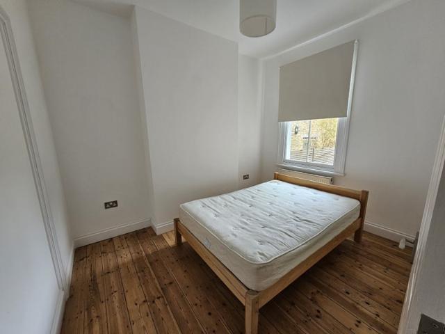Room at Glyn Road, Greater London