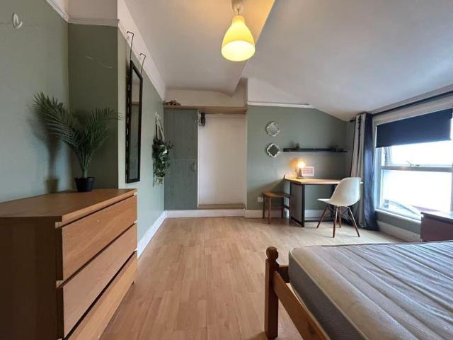 Room at Glynn Street, Liverpool