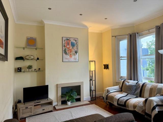 Room at Goaters Alley, Greater London