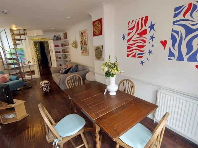 Room at Goaters Alley, Greater London