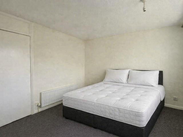 Room at Goodman Park, Slough