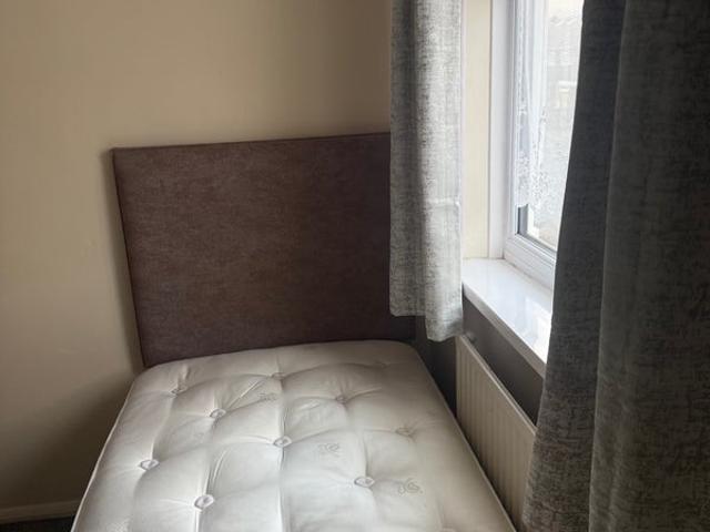 Room at Goodman Park, Slough