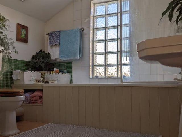 Room at Golden Hill, Bristol
