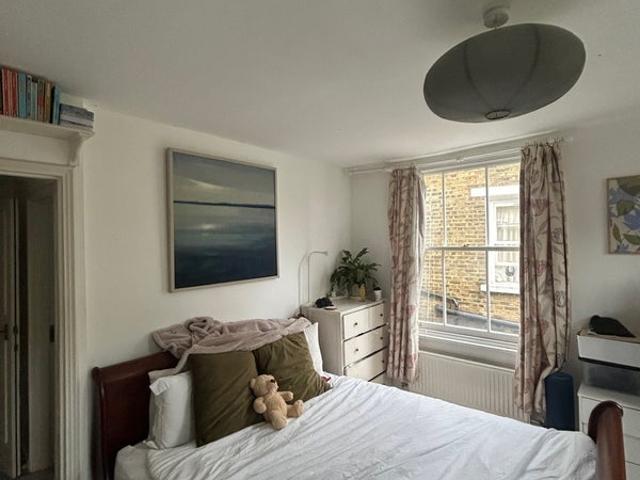 Room at Goldsboro' Road, Greater London