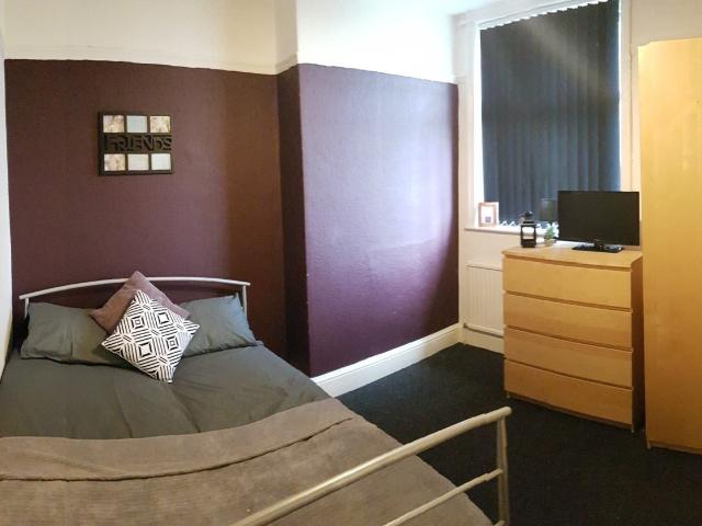 Room at Goldswong Terrace, Nottingham
