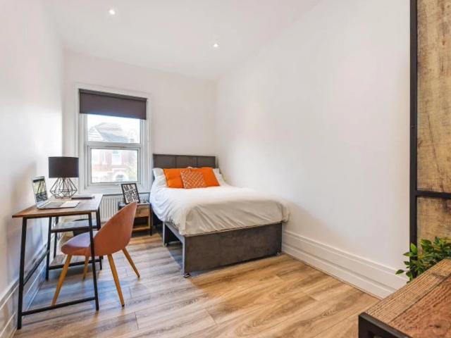 Room at Gordon Avenue, Southampton