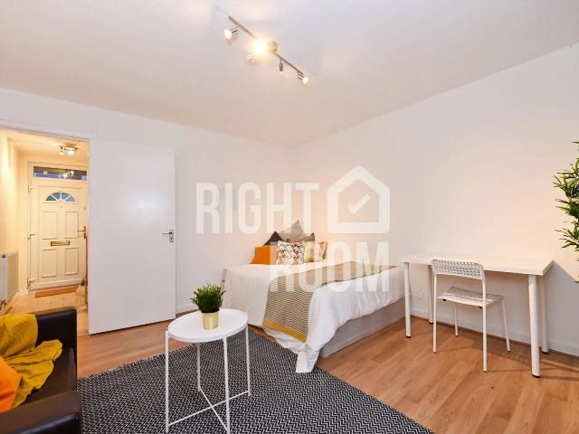 Room at Gordon Avenue, Southampton