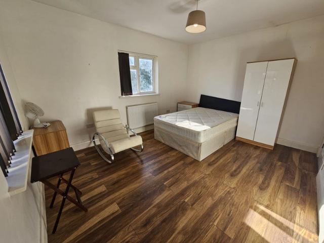Room at Gordon Road, Maidenhead