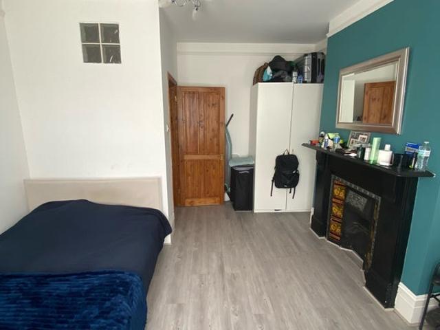 Room at Gorringe Park Avenue, Greater London