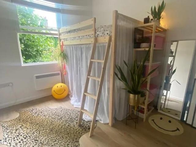 Room at Goulton Road, Greater London