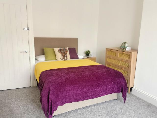 Room at Goulden Street, Crewe