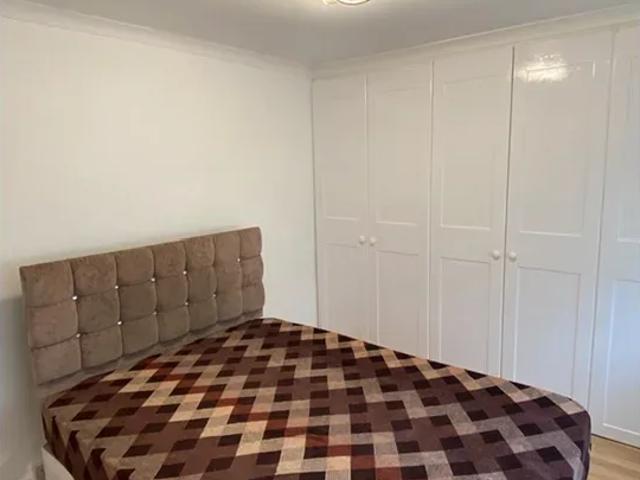 Room at Gourney Grove, Grays