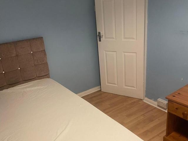 Room at Gourney Grove, Grays