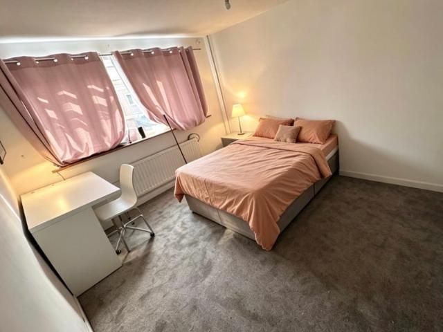 Room at Gramer Close, Greater London