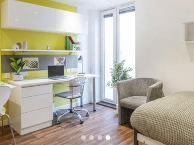 Room at Grant Road, Greater London