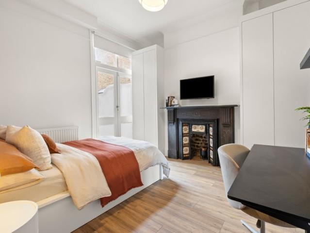 Room at Grantham Road, Greater London