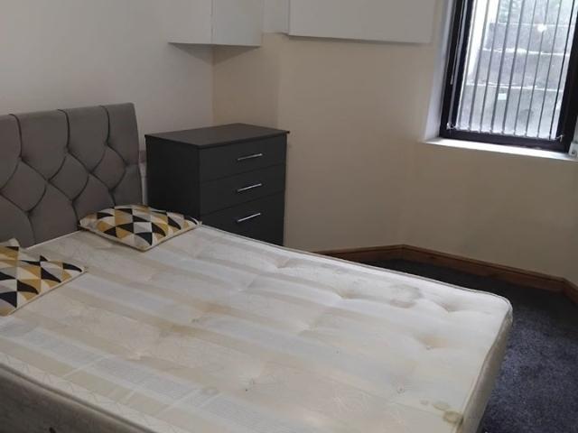 Room at Grantham Terrace, Bradford