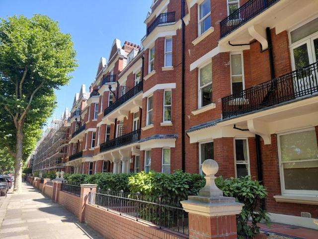 Room at Grantully Road, City of Westminster
