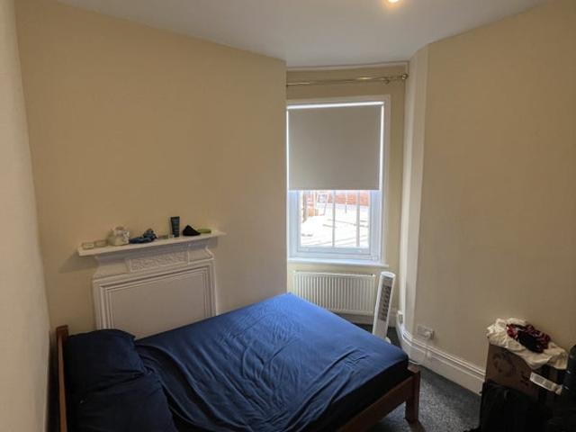 Room at Grantully Road, City of Westminster
