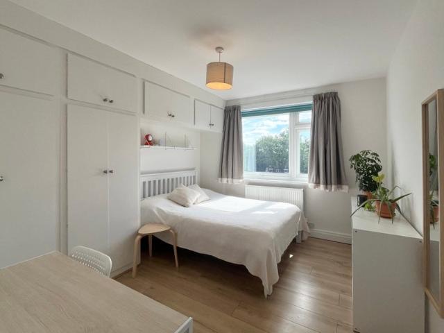 Room at Granville Road, Greater London