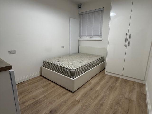 Room at Granville Road, Watford