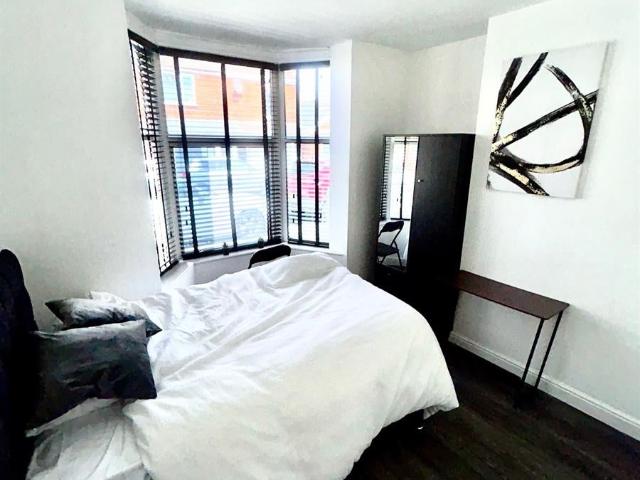 Room at Granville Street, Boston
