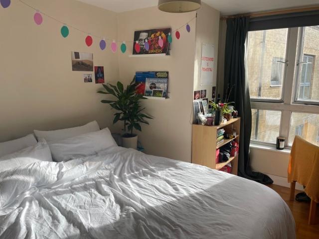 Room at Grand Union Canal towpath, City of Westminster