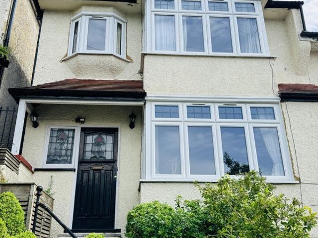 Room at Grange Avenue, Greater London