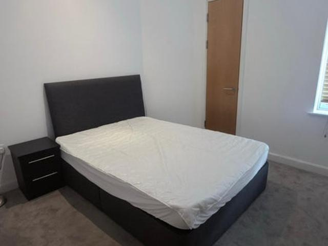 Room at Grange Park, Greater London