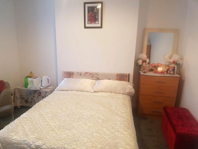 Room at Grange Park Road, Greater London