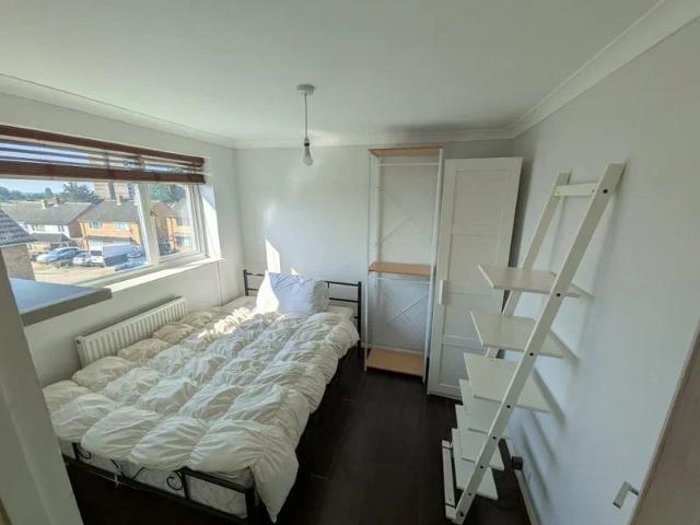 Room at Grange Road, Greater London