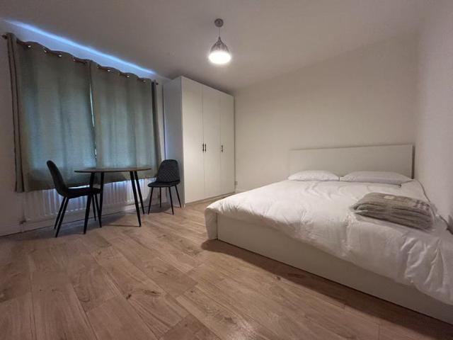 Room at Grange Road, Greater London