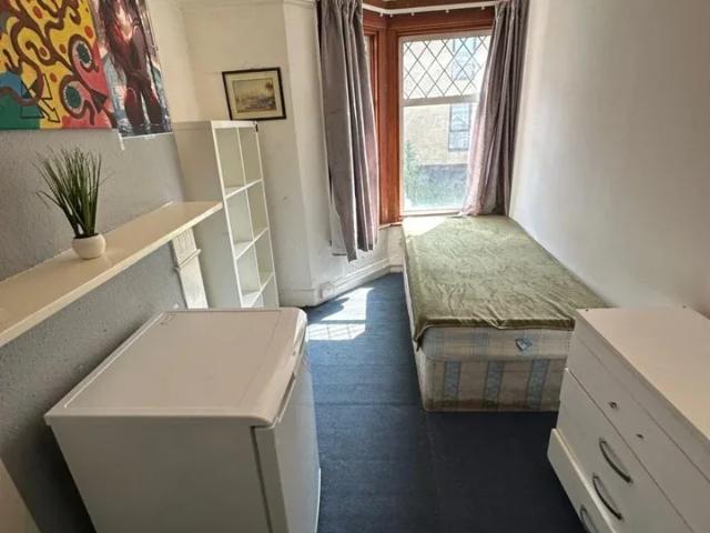 Room at Grange Road, Greater London