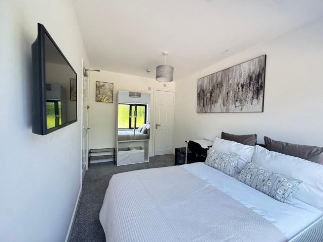 Room at Grace Avenue, Campbell Park