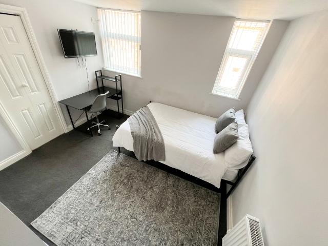 Room at Grafton Street, Coventry