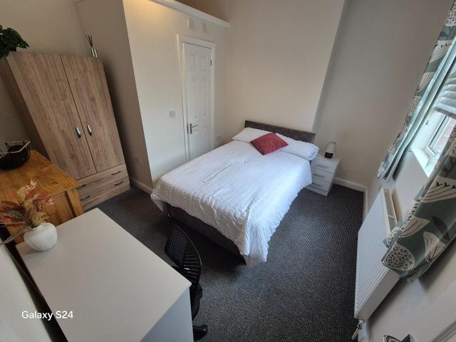 Room at Grafton Street, Hull