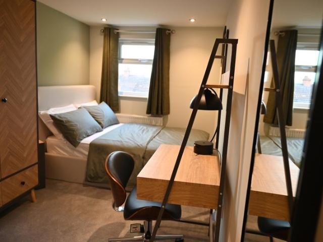 Room at Graham Road, Rugby
