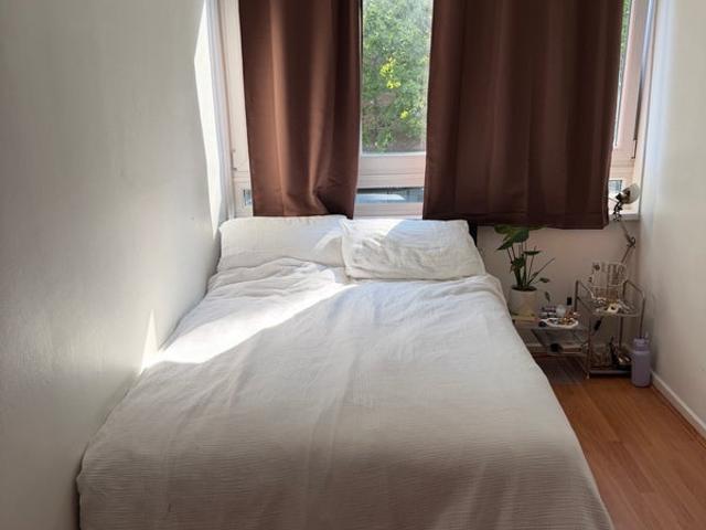 Room at Graham Street, Greater London