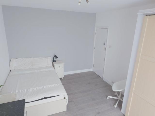 Room at Grasmere Avenue, Greater London