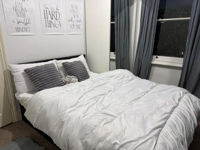Room at Graveney Road, Greater London